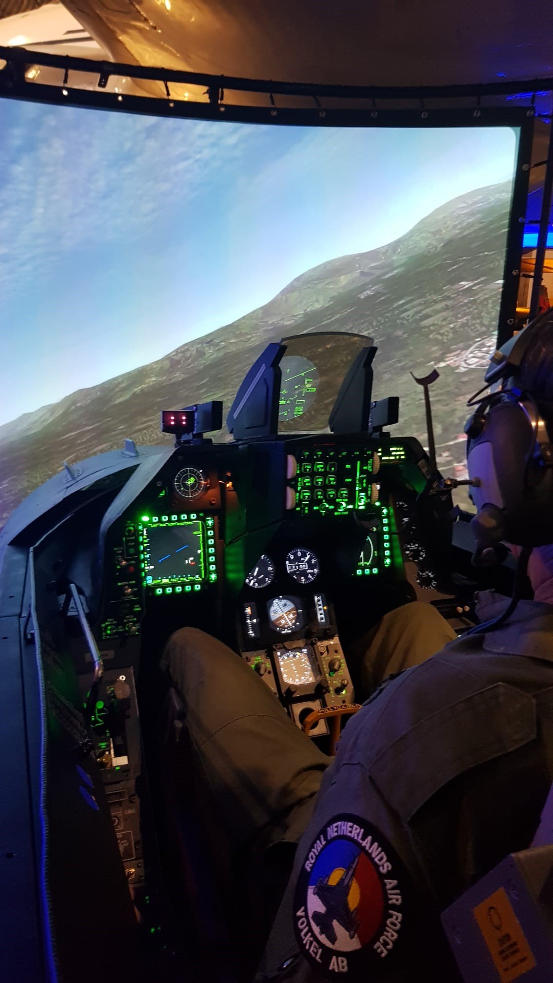 A: Viper Charlie F-16 Flightsimulator - JaHeLi Simulator